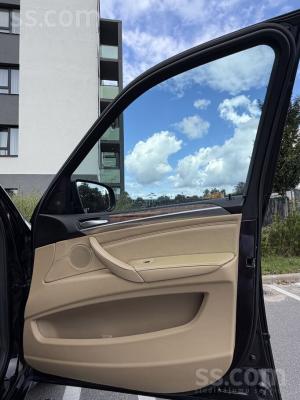 Black BMW X5 2009 in Riga, with an engine capacity of 3.00 L and mileage of 278 thousand km for 11750 €, photo 22 on AUTOMOTO.COM.LV