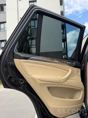 Black BMW X5 2009 in Riga, with an engine capacity of 3.00 L and mileage of 278 thousand km for 11750 €, photo 24 on AUTOMOTO.COM.LV