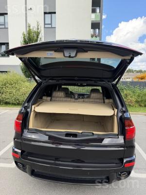 Black BMW X5 2009 in Riga, with an engine capacity of 3.00 L and mileage of 278 thousand km for 11750 €, photo 25 on AUTOMOTO.COM.LV