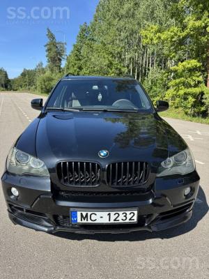 Black BMW X5 2009 in Madona, with an engine capacity of 3.00 L and mileage of 329 thousand km for 10600 €, photo 3 on AUTOMOTO.COM.LV