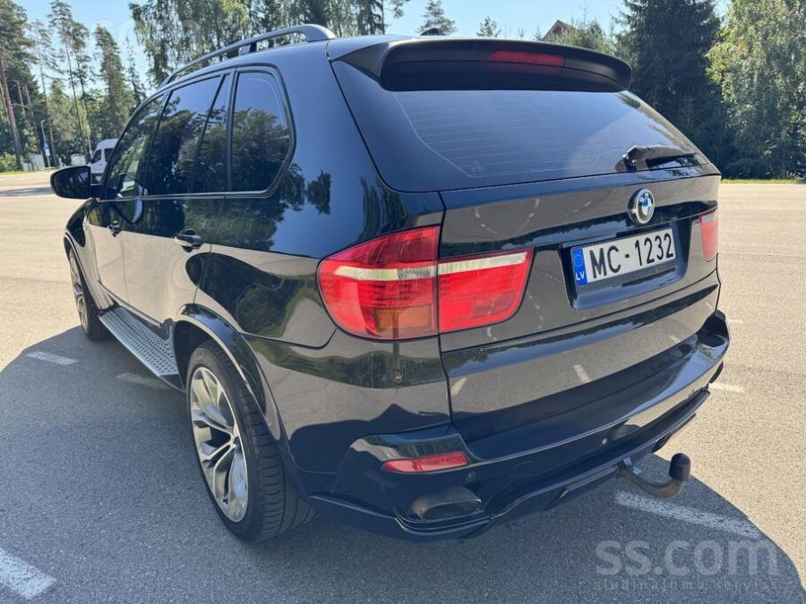 Black BMW X5 2009 in Madona, with an engine capacity of 3.00 L and mileage of 329 thousand km for 10600 €, photo 4 on AUTOMOTO.COM.LV