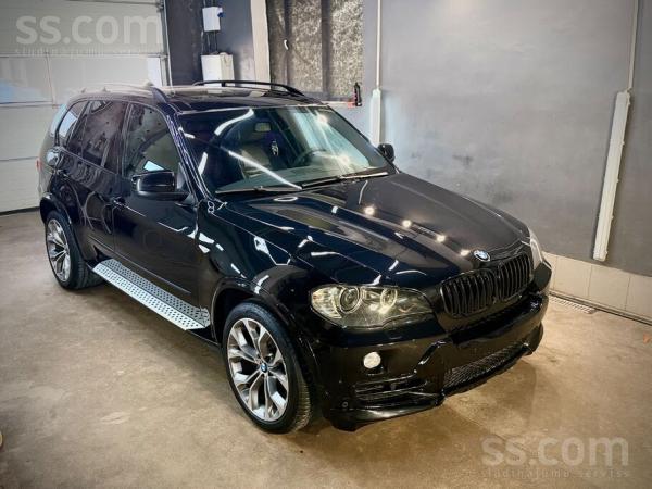 Black BMW X5 2009 in Madona, with an engine capacity of 3.00 L and mileage of 329 thousand km for 10600 €, photo 4 on AUTOMOTO.COM.LV