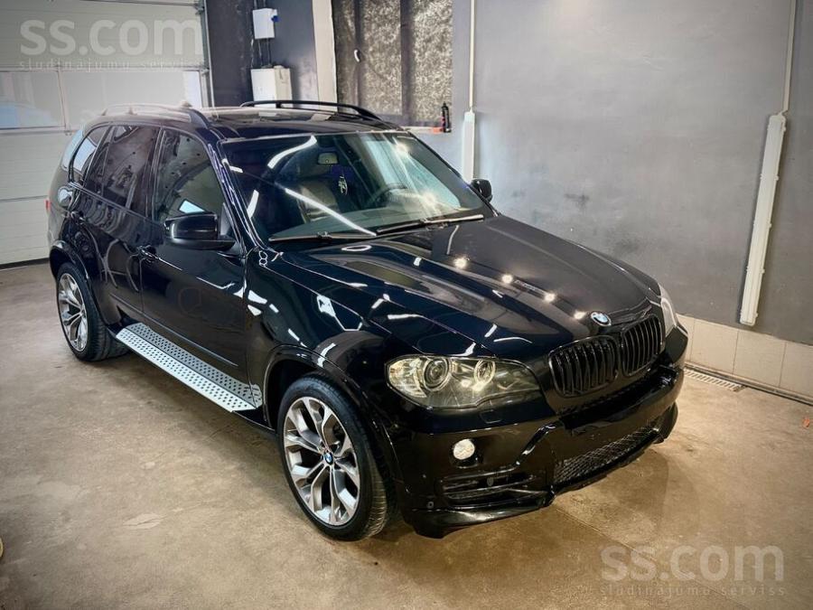 Black BMW X5 2009 in Madona, with an engine capacity of 3.00 L and mileage of 329 thousand km for 10600 €, photo 5 on AUTOMOTO.COM.LV