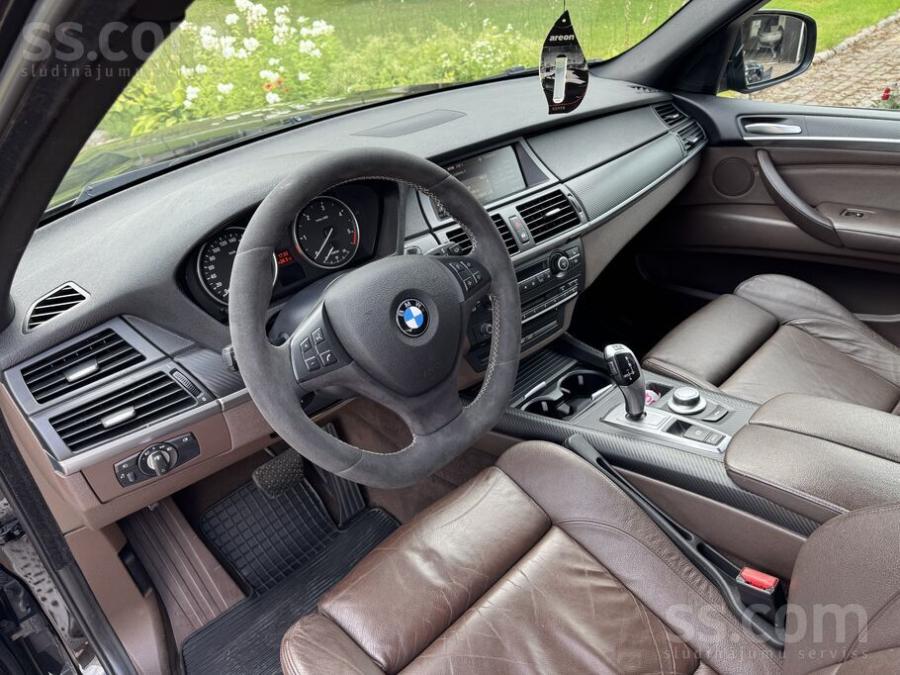 Black BMW X5 2009 in Madona, with an engine capacity of 3.00 L and mileage of 329 thousand km for 10600 €, photo 7 on AUTOMOTO.COM.LV