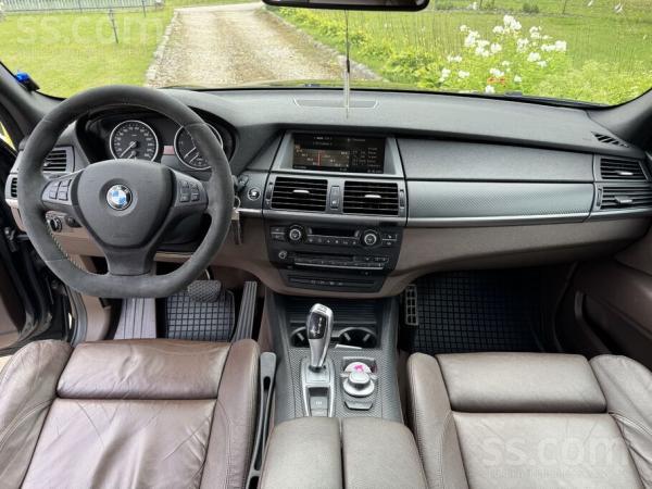 Black BMW X5 2009 in Madona, with an engine capacity of 3.00 L and mileage of 329 thousand km for 10600 €, photo 7 on AUTOMOTO.COM.LV