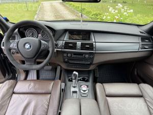 Black BMW X5 2009 in Madona, with an engine capacity of 3.00 L and mileage of 329 thousand km for 10600 €, photo 8 on AUTOMOTO.COM.LV