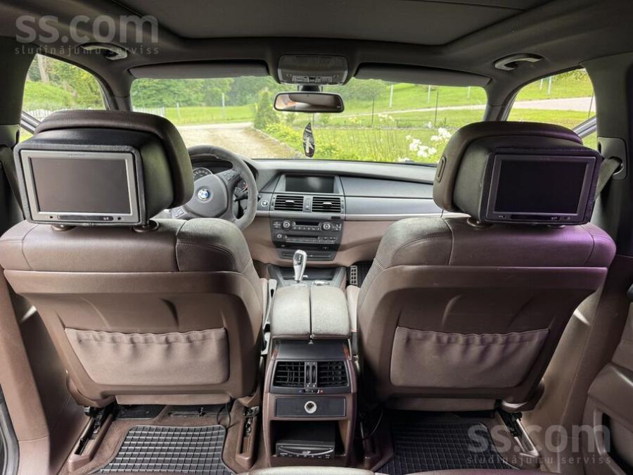 Black BMW X5 2009 in Madona, with an engine capacity of 3.00 L and mileage of 329 thousand km for 10600 €, photo 10 on AUTOMOTO.COM.LV