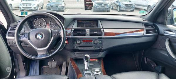 Black BMW X5 2009 in Marijampole, with an engine capacity of 2.99 L and mileage of 350 thousand km for 7100 €, photo 6 on AUTOMOTO.COM.LV