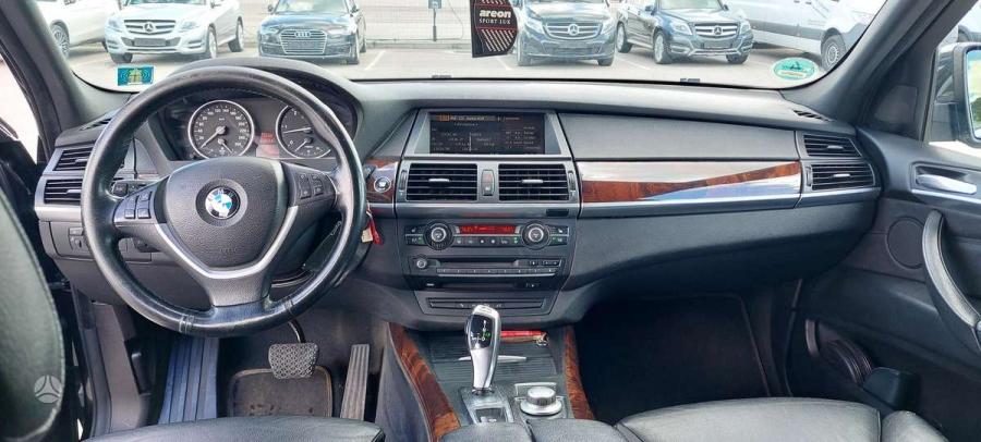 Black BMW X5 2009 in Marijampole, with an engine capacity of 2.99 L and mileage of 350 thousand km for 7100 €, photo 7 on AUTOMOTO.COM.LV