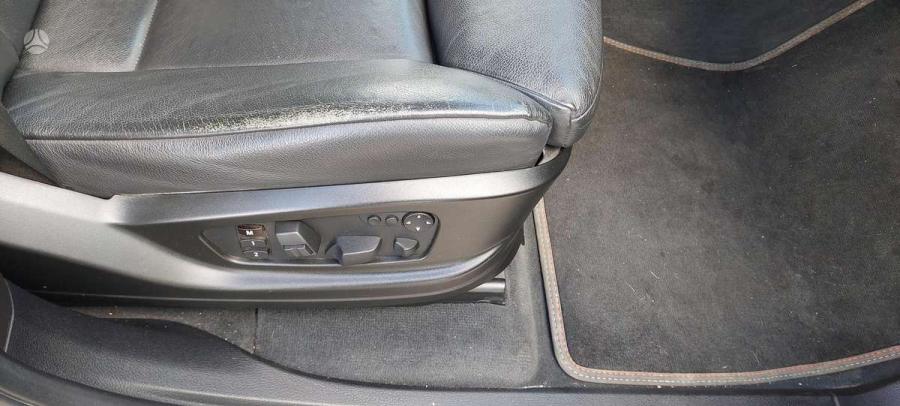 Black BMW X5 2009 in Marijampole, with an engine capacity of 2.99 L and mileage of 350 thousand km for 7100 €, photo 10 on AUTOMOTO.COM.LV