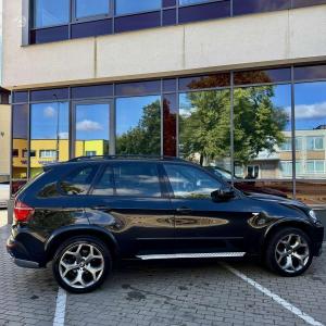 Melns BMW X5 2009 Kaišiadorys, ar dzinēja tilpumu 2.99 L un nobraukumu 400 tūkst. km par 7750 €, foto 10 vietnē AUTOMOTO.COM.LV