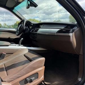 Melns BMW X5 2009 Kaišiadorys, ar dzinēja tilpumu 2.99 L un nobraukumu 400 tūkst. km par 7750 €, foto 29 vietnē AUTOMOTO.COM.LV
