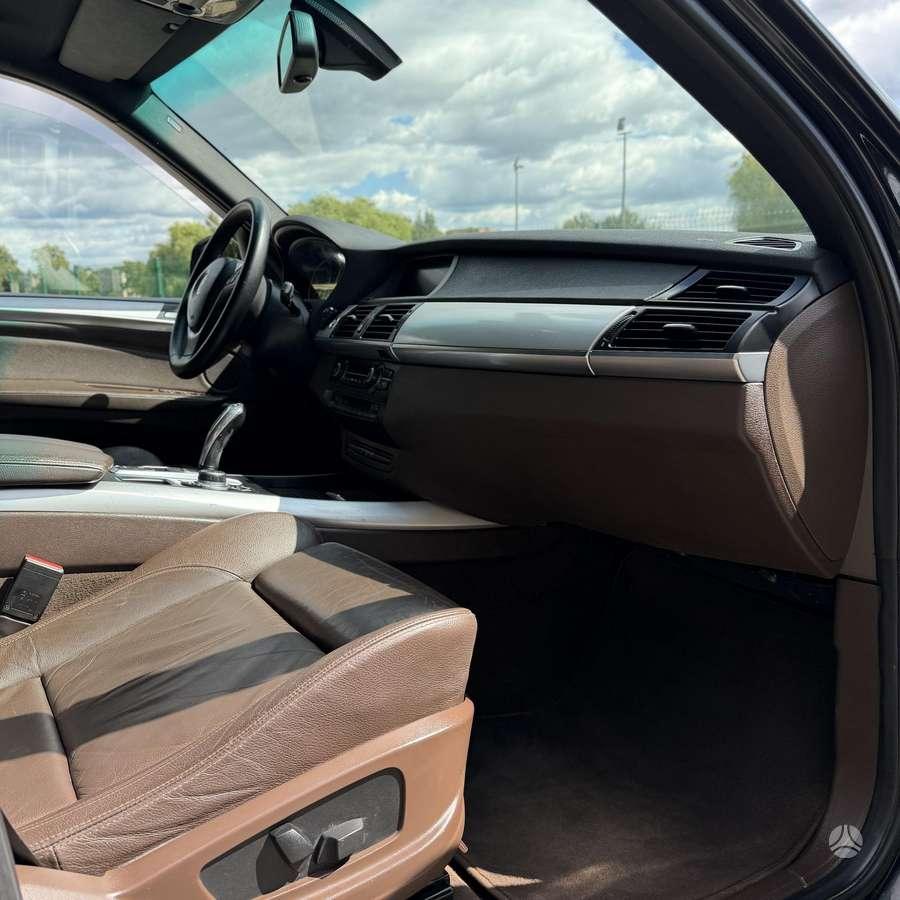 Melns BMW X5 2009 Kaišiadorys, ar dzinēja tilpumu 2.99 L un nobraukumu 400 tūkst. km par 7750 €, foto 29 vietnē AUTOMOTO.COM.LV