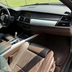 Melns BMW X5 2009 Kaišiadorys, ar dzinēja tilpumu 2.99 L un nobraukumu 400 tūkst. km par 7750 €, foto 30 vietnē AUTOMOTO.COM.LV