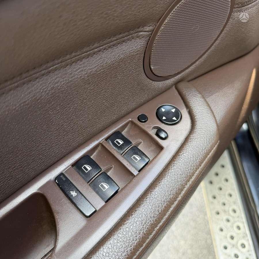 Melns BMW X5 2009 Kaišiadorys, ar dzinēja tilpumu 2.99 L un nobraukumu 400 tūkst. km par 7750 €, foto 33 vietnē AUTOMOTO.COM.LV