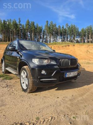 Melns BMW X5 2009 Daugavpils, ar dzinēja tilpumu 3.00 L un nobraukumu 453 tūkst. km par 5500 €, foto  vietnē AUTOMOTO.COM.LV