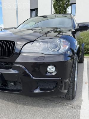 Black BMW X5 2009 in Riga, with an engine capacity of 3.00 L and mileage of 278 thousand km for 11599 €, photo 6 on AUTOMOTO.COM.LV