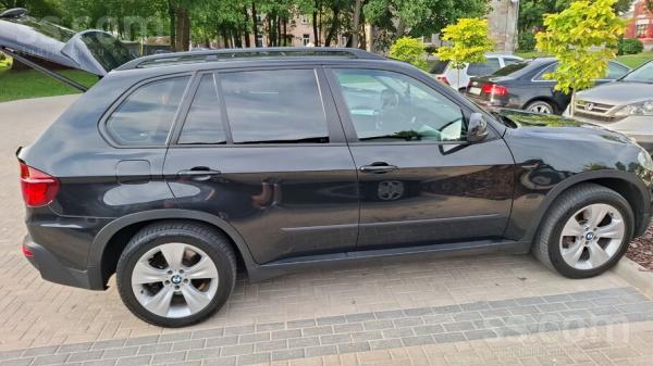 Melns BMW X5 2009 Liepāja, ar dzinēja tilpumu 3.00 L un nobraukumu 269 tūkst. km par 10400 €, foto 1 vietnē AUTOMOTO.COM.LV