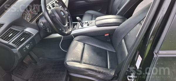 Melns BMW X5 2009 Liepāja, ar dzinēja tilpumu 3.00 L un nobraukumu 269 tūkst. km par 10400 €, foto 8 vietnē AUTOMOTO.COM.LV