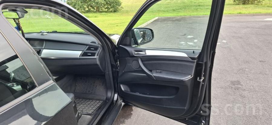 Melns BMW X5 2009 Liepāja, ar dzinēja tilpumu 3.00 L un nobraukumu 269 tūkst. km par 10400 €, foto 13 vietnē AUTOMOTO.COM.LV