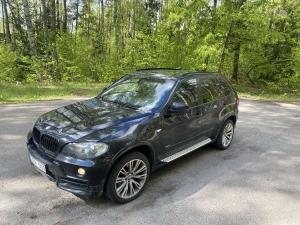 Melns BMW X5 2009 Viļņa, ar dzinēja tilpumu 2.98 L un nobraukumu 340 tūkst. km par 8099 €, foto  vietnē AUTOMOTO.COM.LV