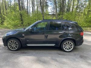 Black BMW X5 2009 in Vilnius, with an engine capacity of 2.98 L and mileage of 340 thousand km for 8099 €, photo 4 on AUTOMOTO.COM.LV