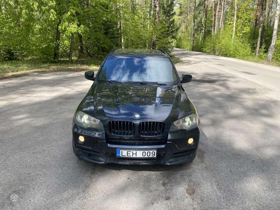 Black BMW X5 2009 in Vilnius, with an engine capacity of 2.98 L and mileage of 340 thousand km for 8099 €, photo 7 on AUTOMOTO.COM.LV