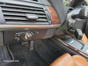 Melns BMW X5 2009 Jonava, ar dzinēja tilpumu 2.99 L un nobraukumu 279 tūkst. km par 7499 €, foto 15 vietnē AUTOMOTO.COM.LV