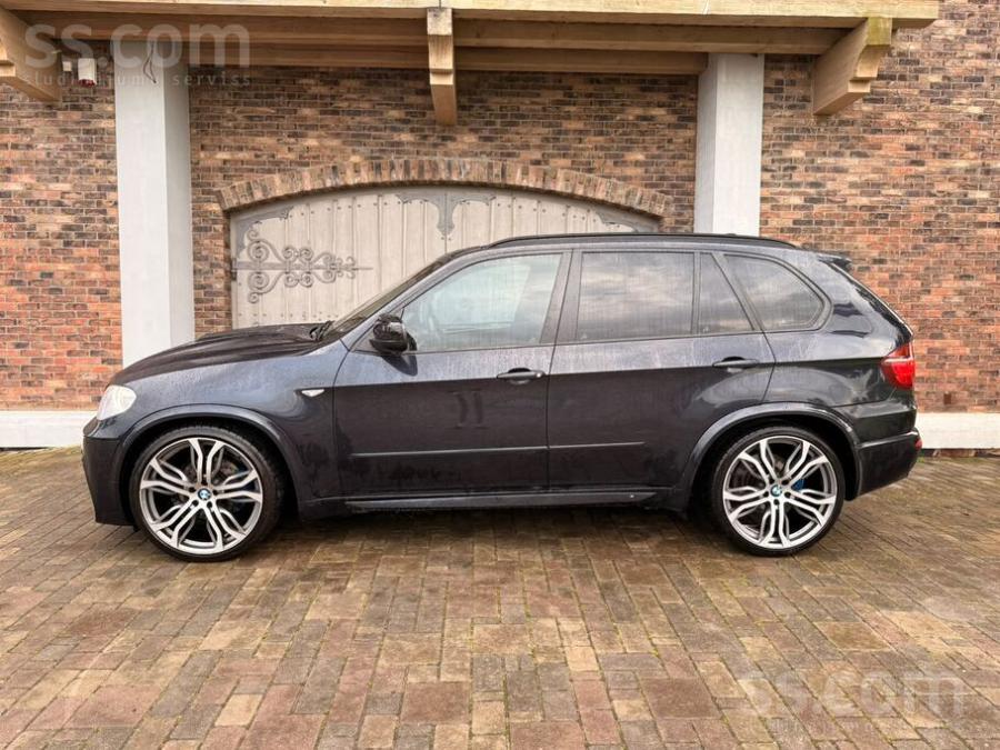 Black BMW X5 2009 in Tukums, with an engine capacity of 3.00 L and mileage of 330 thousand km for 16000 €, photo 4 on AUTOMOTO.COM.LV