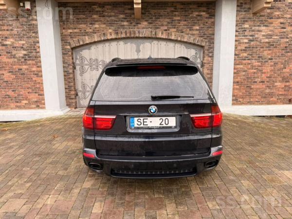 Black BMW X5 2009 in Tukums, with an engine capacity of 3.00 L and mileage of 330 thousand km for 16000 €, photo 5 on AUTOMOTO.COM.LV