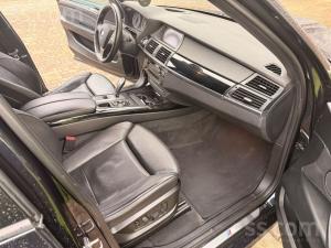 Black BMW X5 2009 in Tukums, with an engine capacity of 3.00 L and mileage of 330 thousand km for 16000 €, photo 7 on AUTOMOTO.COM.LV