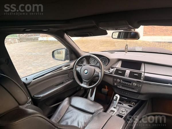 Black BMW X5 2009 in Tukums, with an engine capacity of 3.00 L and mileage of 330 thousand km for 16000 €, photo 8 on AUTOMOTO.COM.LV