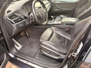 Black BMW X5 2009 in Tukums, with an engine capacity of 3.00 L and mileage of 330 thousand km for 16000 €, photo 9 on AUTOMOTO.COM.LV