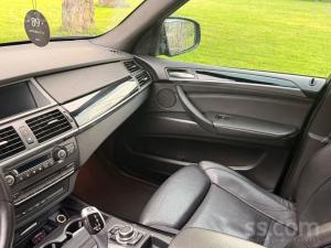 Black BMW X5 2009 in Tukums, with an engine capacity of 3.00 L and mileage of 330 thousand km for 16000 €, photo 11 on AUTOMOTO.COM.LV