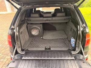 Black BMW X5 2009 in Tukums, with an engine capacity of 3.00 L and mileage of 330 thousand km for 16000 €, photo 12 on AUTOMOTO.COM.LV