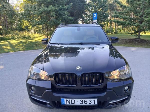 Black BMW X5 2009 in Riga, with an engine capacity of 3.00 L and mileage of 281 thousand km for 8500 €, photo 3 on AUTOMOTO.COM.LV