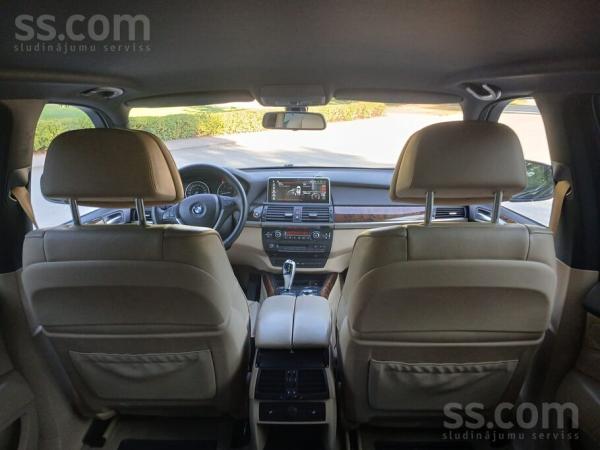 Black BMW X5 2009 in Riga, with an engine capacity of 3.00 L and mileage of 281 thousand km for 8500 €, photo 8 on AUTOMOTO.COM.LV