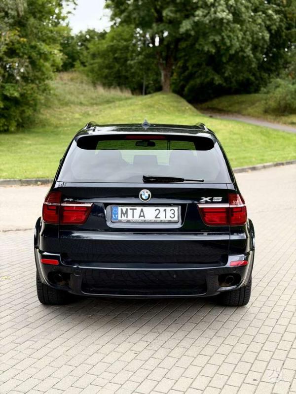 Black BMW X5 2009 in Vilnius, with an engine capacity of 2.99 L and mileage of 243 thousand km for 8800 €, photo 7 on AUTOMOTO.COM.LV