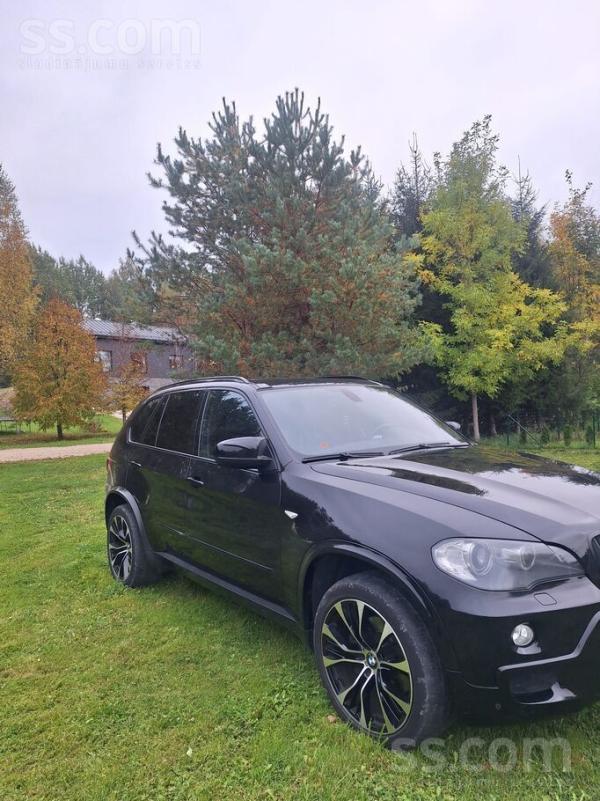 Black BMW X5 2009 in Riga, with an engine capacity of 3.00 L and mileage of 330 thousand km for 10900 €, photo 7 on AUTOMOTO.COM.LV