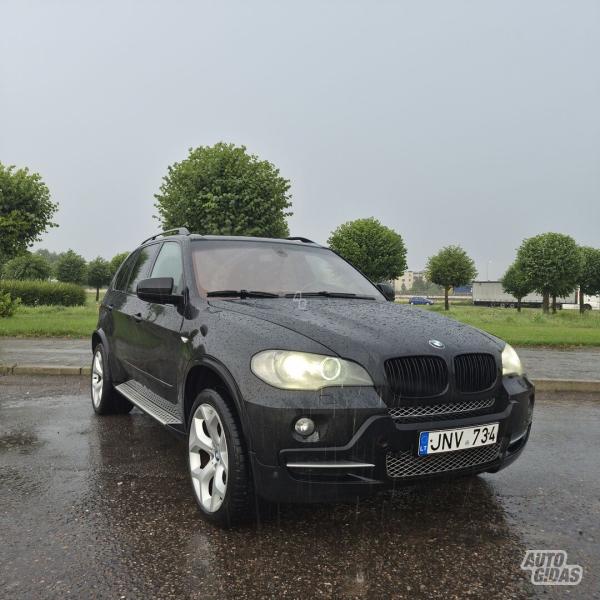 Black BMW X5 2009 in Vilnius, with an engine capacity of 3.00 L and mileage of 382 thousand km for 7000 €, photo 3 on AUTOMOTO.COM.LV