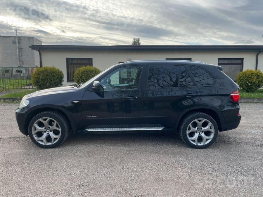 Melns BMW X5 2010 Bauska, ar dzinēja tilpumu 3.00 L un nobraukumu 261 tūkst. km par 11000 €, foto 1 vietnē AUTOMOTO.COM.LV