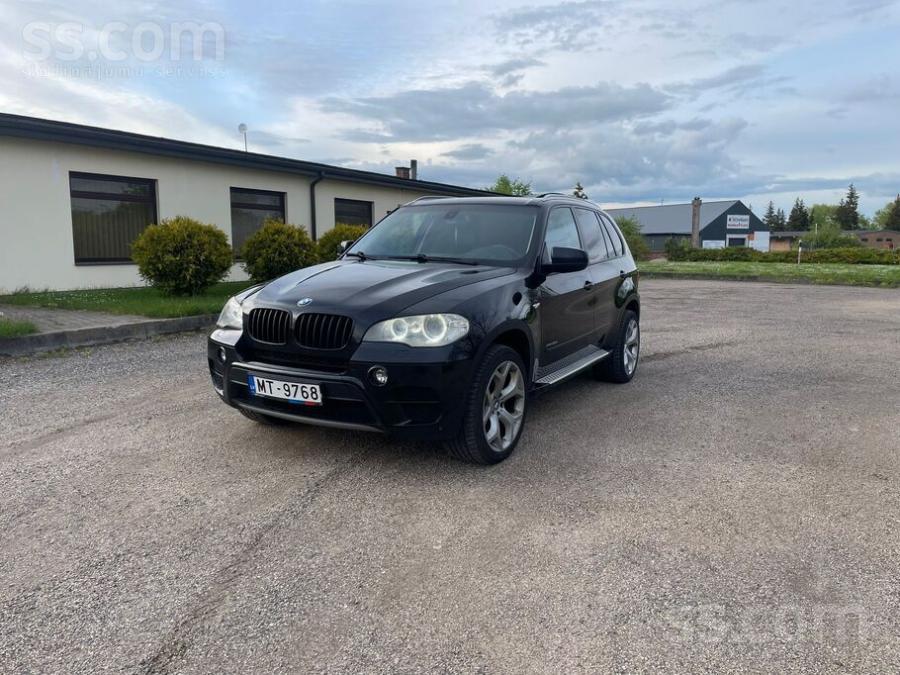 Melns BMW X5 2010 Bauska, ar dzinēja tilpumu 3.00 L un nobraukumu 261 tūkst. km par 11000 €, foto 3 vietnē AUTOMOTO.COM.LV