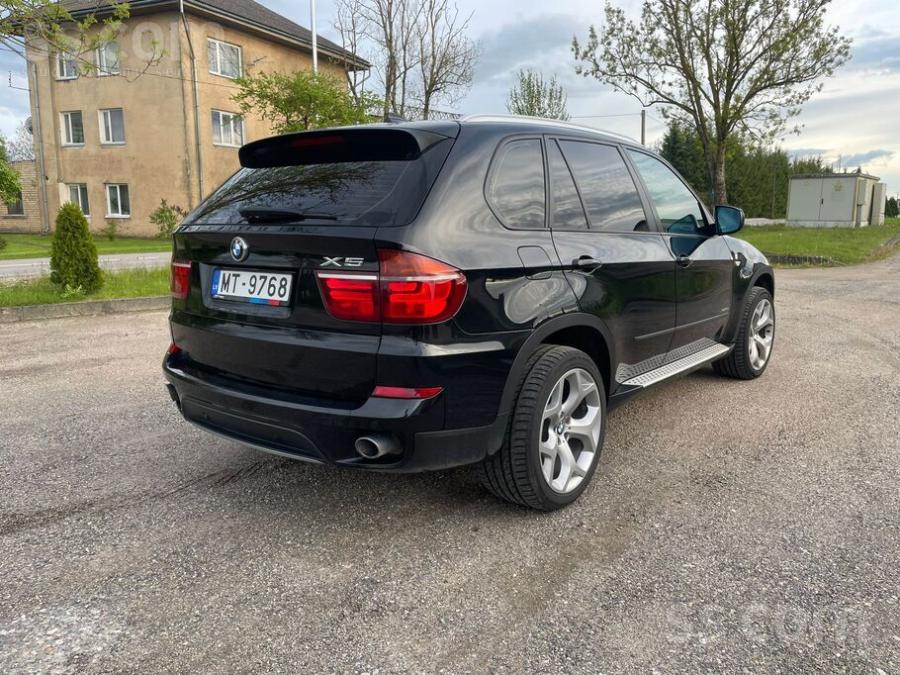 Melns BMW X5 2010 Bauska, ar dzinēja tilpumu 3.00 L un nobraukumu 261 tūkst. km par 11000 €, foto 5 vietnē AUTOMOTO.COM.LV