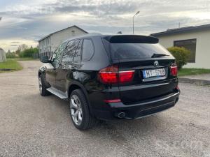 Melns BMW X5 2010 Bauska, ar dzinēja tilpumu 3.00 L un nobraukumu 261 tūkst. km par 11000 €, foto 10 vietnē AUTOMOTO.COM.LV