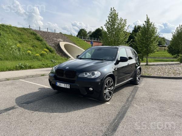 Black BMW X5 2010 in Daugavpils, with an engine capacity of 3.00 L and mileage of 297 thousand km for 11500 €, photo 3 on AUTOMOTO.COM.LV