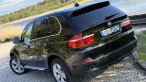 Black BMW X5 2010 in Jurmala, with an engine capacity of 3.00 L and mileage of 0 thousand km for 10950 €, photo 13 on AUTOMOTO.COM.LV
