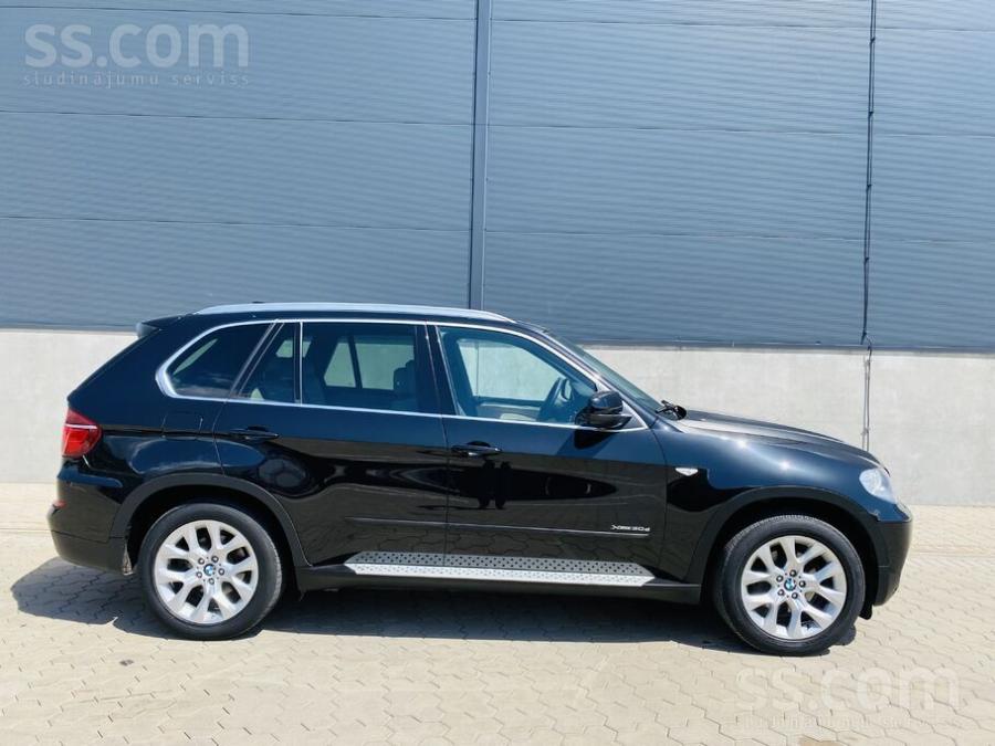 Black BMW X5 2010 in Riga, with an engine capacity of 3.00 L and mileage of 0 thousand km for 10990 €, photo 3 on AUTOMOTO.COM.LV