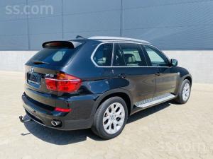 Black BMW X5 2010 in Riga, with an engine capacity of 3.00 L and mileage of 0 thousand km for 10990 €, photo 4 on AUTOMOTO.COM.LV
