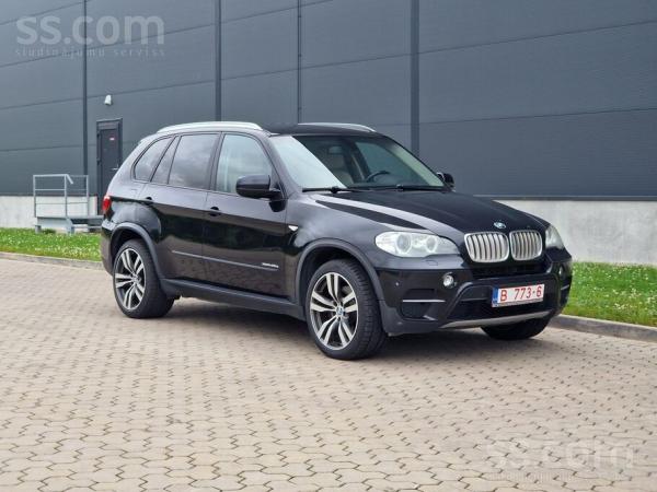 Black BMW X5 2010 in Riga, with an engine capacity of 3.00 L and mileage of 299 thousand km for 11700 €, photo 1 on AUTOMOTO.COM.LV