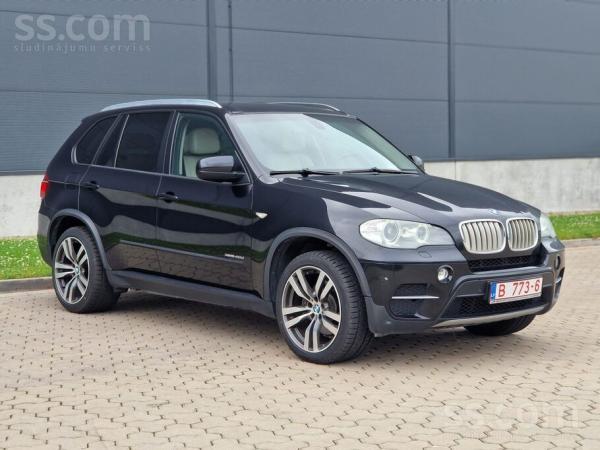 Black BMW X5 2010 in Riga, with an engine capacity of 3.00 L and mileage of 299 thousand km for 11700 €, photo 3 on AUTOMOTO.COM.LV